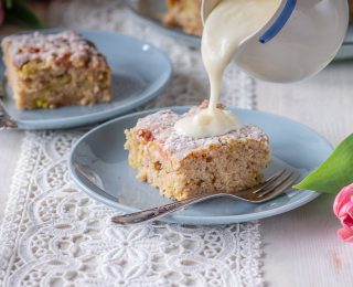 Lihtne rabarberikook pannkoogijahuga • D-kokaraamat